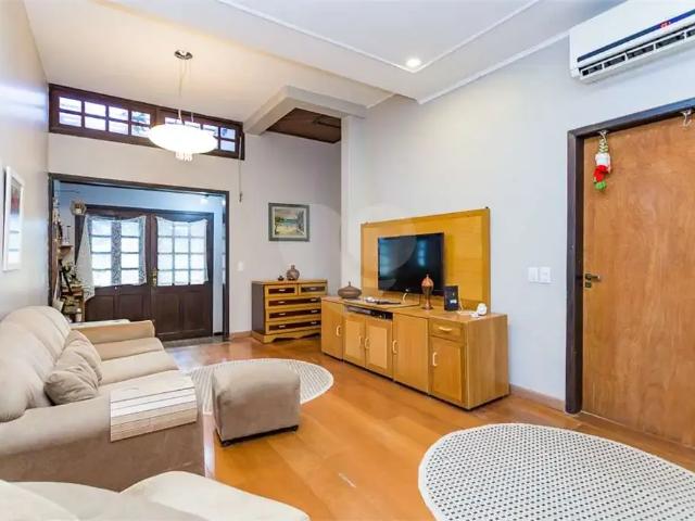 Casa / Sobrado para Venda em Porto Alegre/RS Passo da Areia 3 Quartos