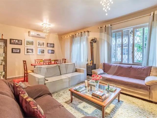 Casa / Sobrado para Venda em Porto Alegre/RS Passo da Areia 3 Quartos