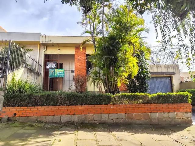 Casa / Sobrado para Venda em Porto Alegre/RS Passo da Areia 3 Quartos
