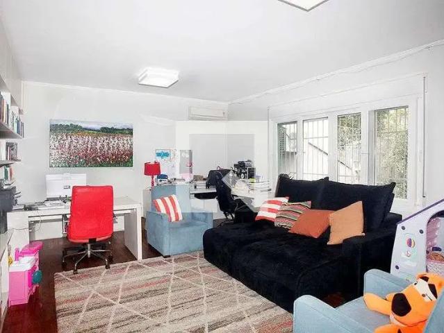 Casa / Sobrado para Venda em Porto Alegre/RS Petrópolis 3 Quartos