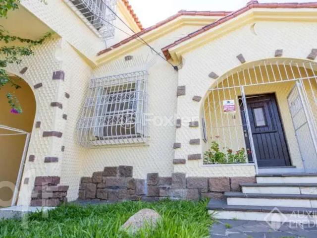 Casa / Sobrado para Venda em Porto Alegre/RS Petrópolis 3 Quartos