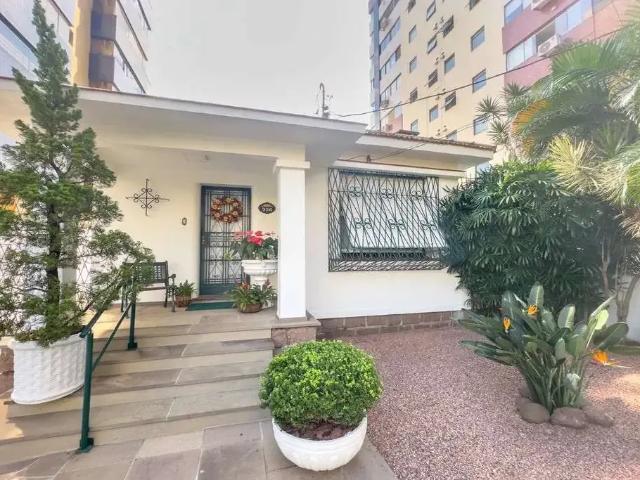 Casa / Sobrado para Venda em Porto Alegre/RS Petrópolis 3 Quartos