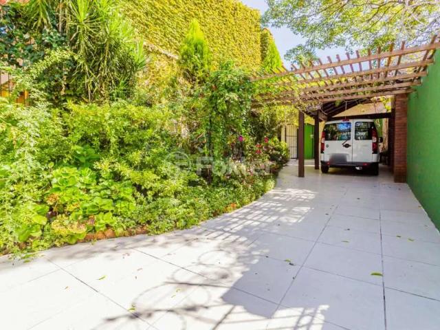 Casa / Sobrado para Venda em Porto Alegre/RS Petrópolis 3 Quartos
