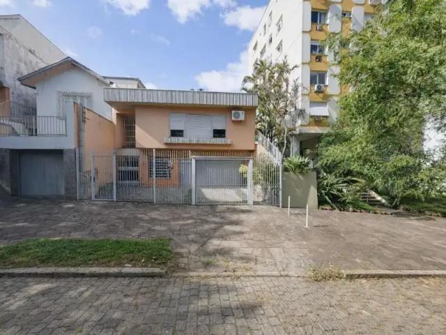 Casa / Sobrado para Venda em Porto Alegre/RS Petrópolis 3 Quartos