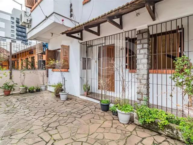 Casa / Sobrado para Venda em Porto Alegre/RS Petrópolis 4 Quartos