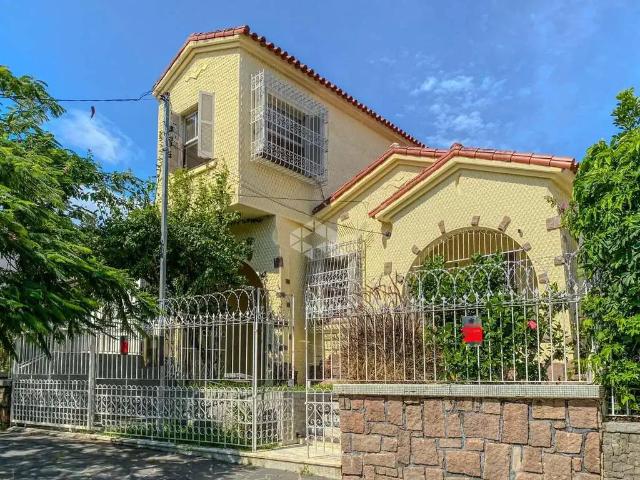 Casa / Sobrado para Venda em Porto Alegre/RS Petrópolis 4 Quartos