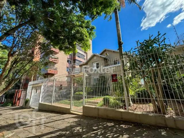 Casa / Sobrado para Venda em Porto Alegre/RS Petrópolis 4 Quartos