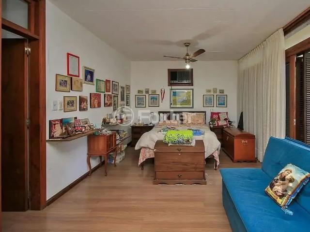 Casa / Sobrado para Venda em Porto Alegre/RS Petrópolis 4 Quartos