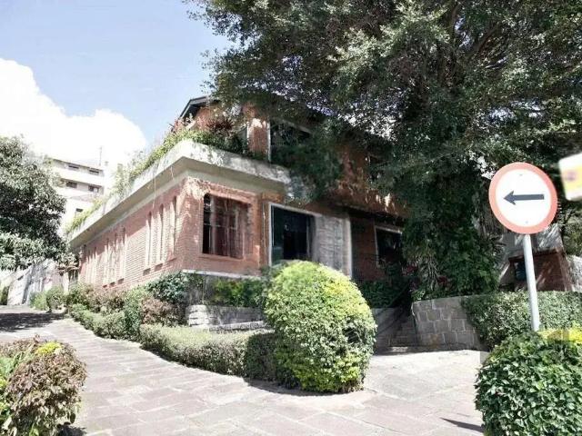 Casa / Sobrado para Venda em Porto Alegre/RS Petrópolis 4 Quartos