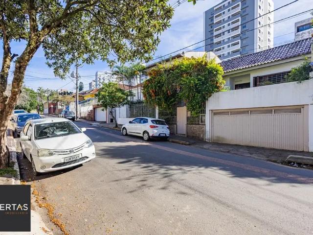 Casa / Sobrado para Venda em Porto Alegre/RS Petrópolis 5 Quartos