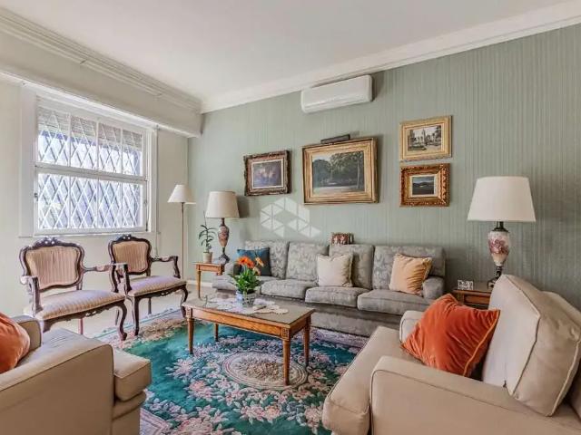Casa / Sobrado para Venda em Porto Alegre/RS Petrópolis 5 Quartos
