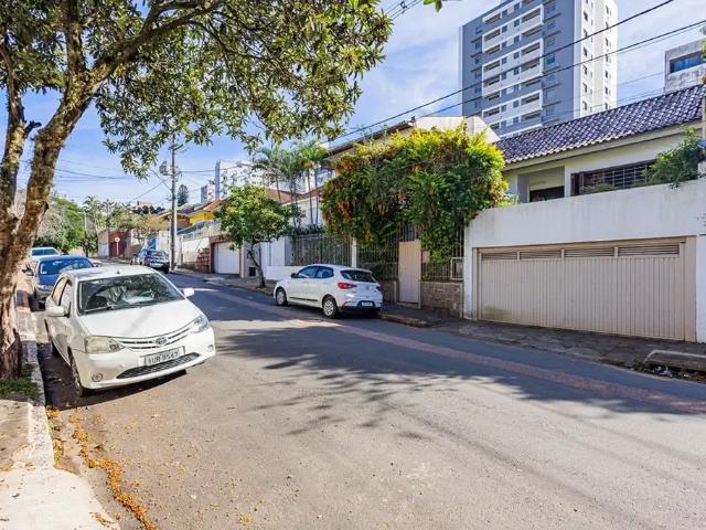 Casa / Sobrado para Venda em Porto Alegre/RS Petrópolis 5 Quartos