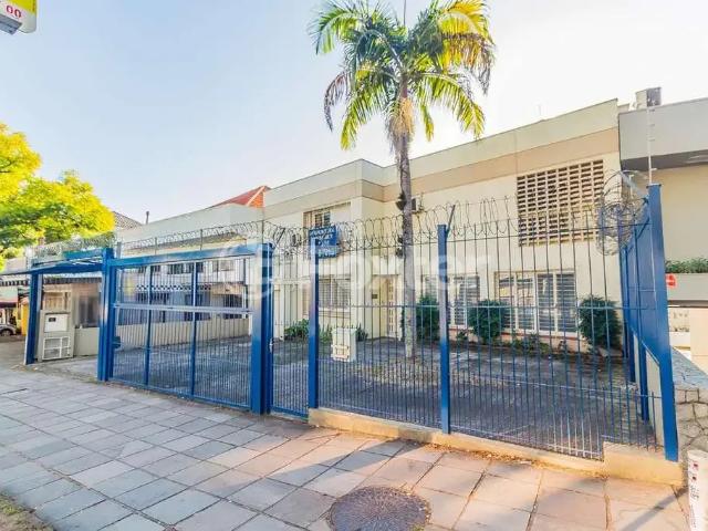 Casa / Sobrado para Venda em Porto Alegre/RS Petrópolis 8 Quartos