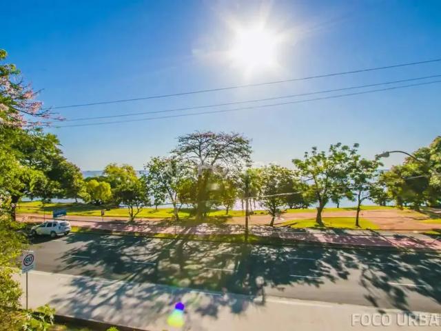 Casa / Sobrado para Venda em Porto Alegre/RS Praia de Belas 4 Quartos