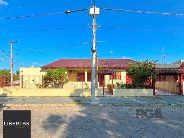 Casa / Sobrado para Venda em Porto Alegre/RS Restinga 4 Quartos