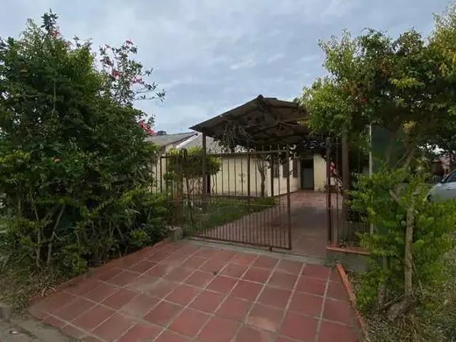 Casa / Sobrado para Venda em Porto Alegre/RS Restinga 4 Quartos