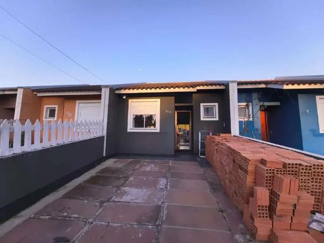 Casa / Sobrado para Venda em Porto Alegre/RS Restinga 2 Quartos