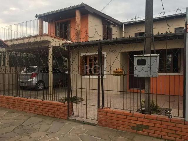 Casa / Sobrado para Venda em Porto Alegre/RS Restinga 3 Quartos