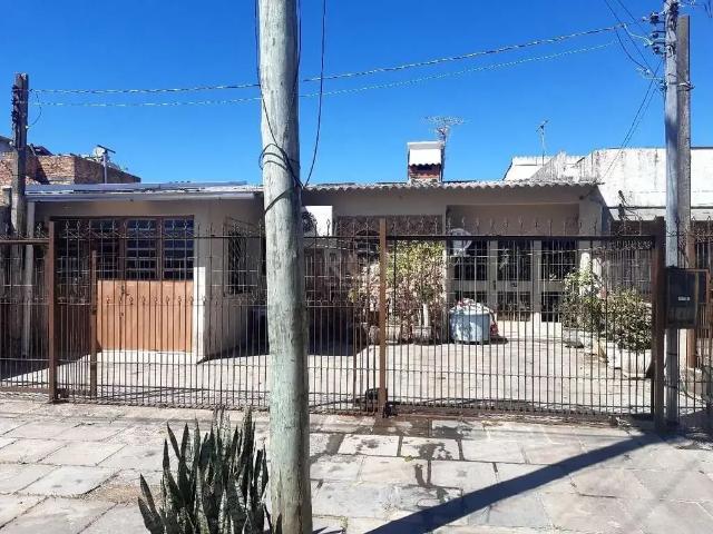 Casa / Sobrado para Venda em Porto Alegre/RS Restinga 3 Quartos
