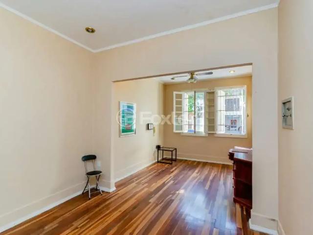 Casa / Sobrado para Venda em Porto Alegre/RS Rio Branco 2 Quartos