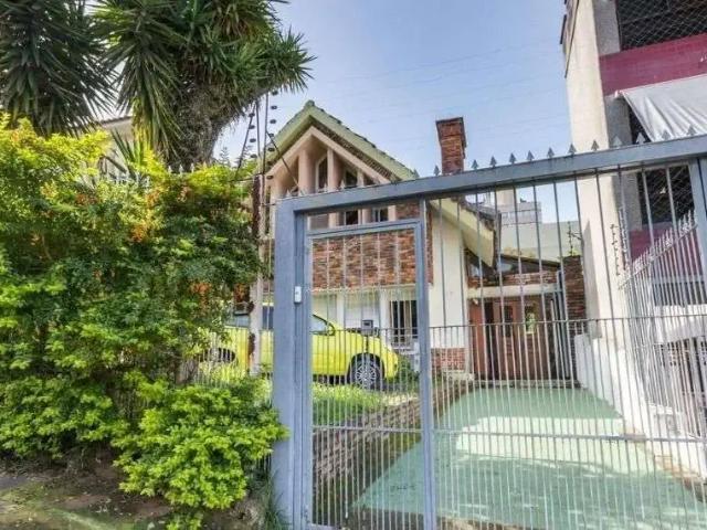Casa / Sobrado para Venda em Porto Alegre/RS Rio Branco 3 Quartos