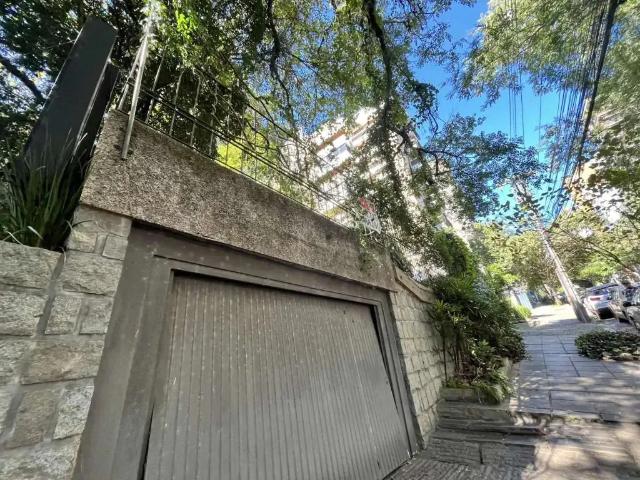 Casa / Sobrado para Venda em Porto Alegre/RS Rio Branco 4 Quartos