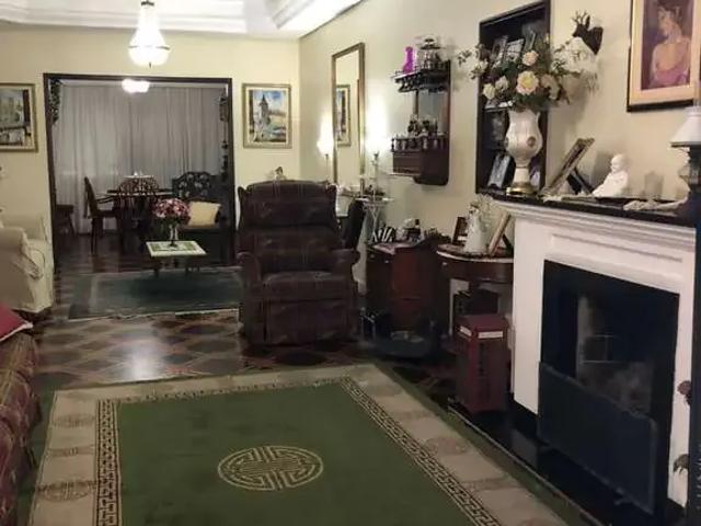 Casa / Sobrado para Venda em Porto Alegre/RS Rio Branco 5 Quartos