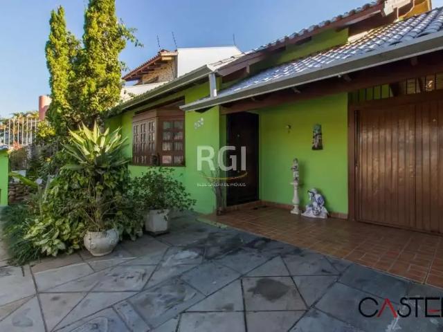 Casa / Sobrado para Venda em Porto Alegre/RS Rubem Berta 4 Quartos