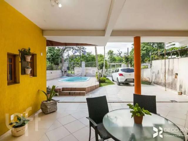 Casa / Sobrado para Venda em Porto Alegre/RS Rubem Berta 4 Quartos