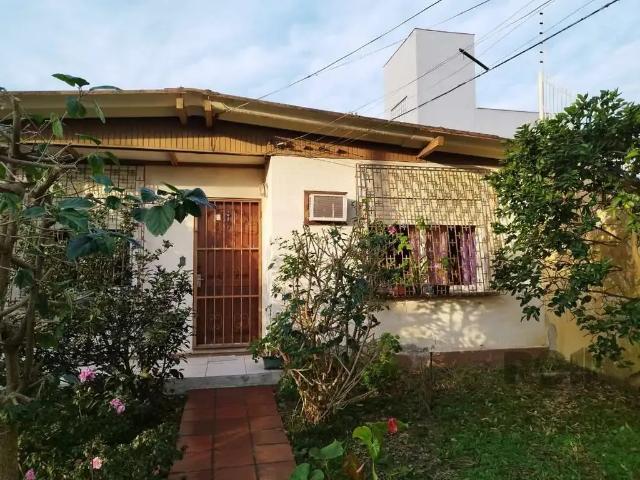 Casa / Sobrado para Venda em Porto Alegre/RS Rubem Berta 2 Quartos