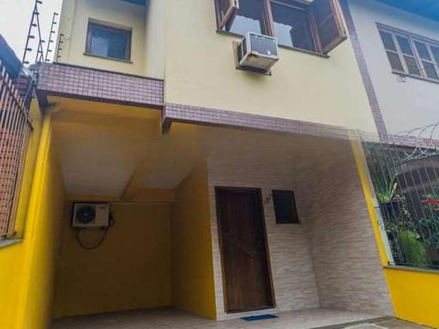 Casa / Sobrado para Venda em Porto Alegre/RS Rubem Berta 3 Quartos