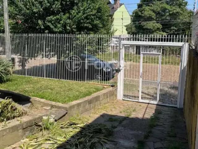 Casa / Sobrado para Venda em Porto Alegre/RS Rubem Berta 3 Quartos