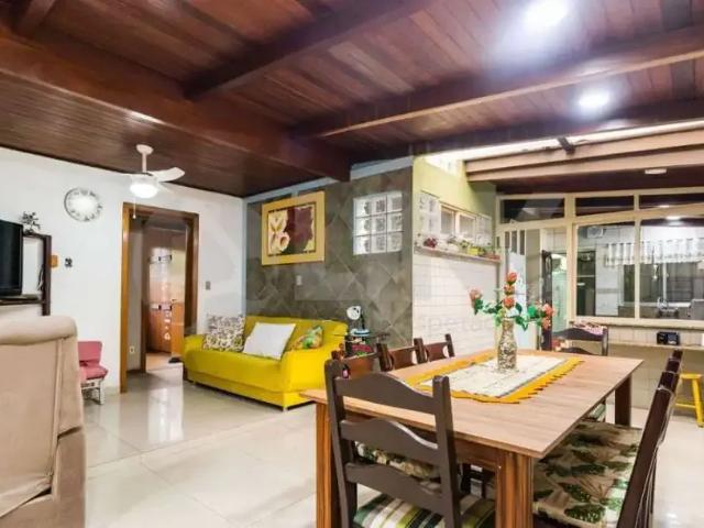 Casa / Sobrado para Venda em Porto Alegre/RS Rubem Berta 3 Quartos