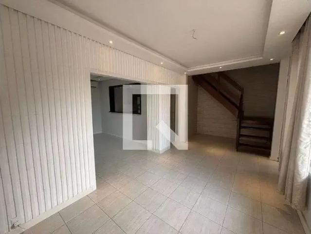 Casa / Sobrado para Venda em Porto Alegre/RS Rubem Berta 3 Quartos