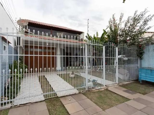 Casa / Sobrado para Venda em Porto Alegre/RS Rubem Berta 3 Quartos