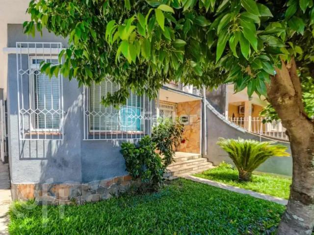 Casa / Sobrado para Venda em Porto Alegre/RS Rubem Berta 3 Quartos