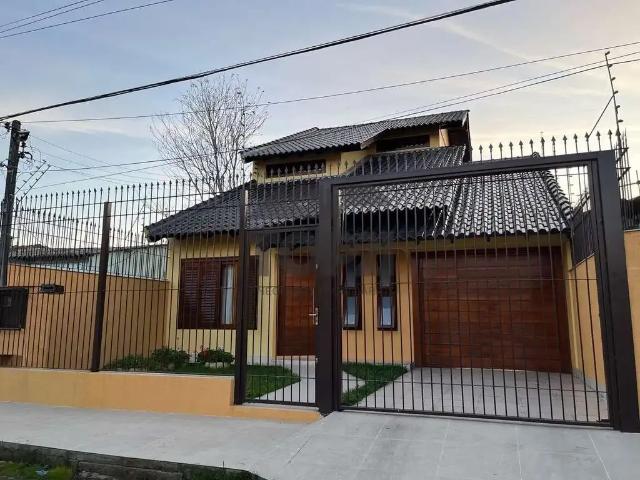 Casa / Sobrado para Venda em Porto Alegre/RS Rubem Berta 3 Quartos