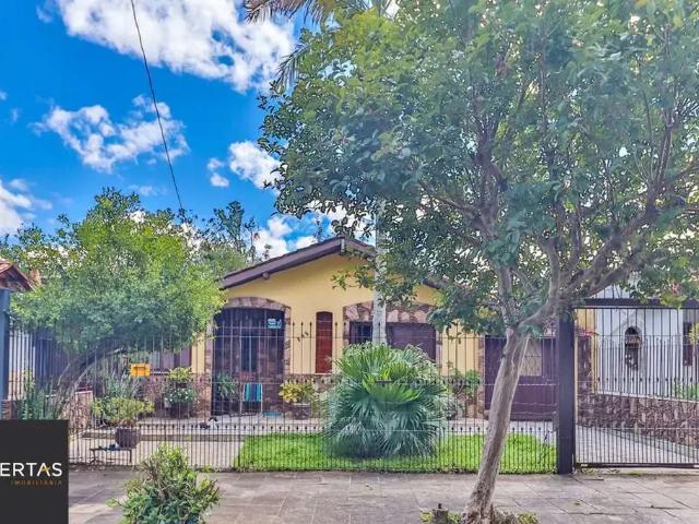 Casa / Sobrado para Venda em Porto Alegre/RS Rubem Berta 3 Quartos