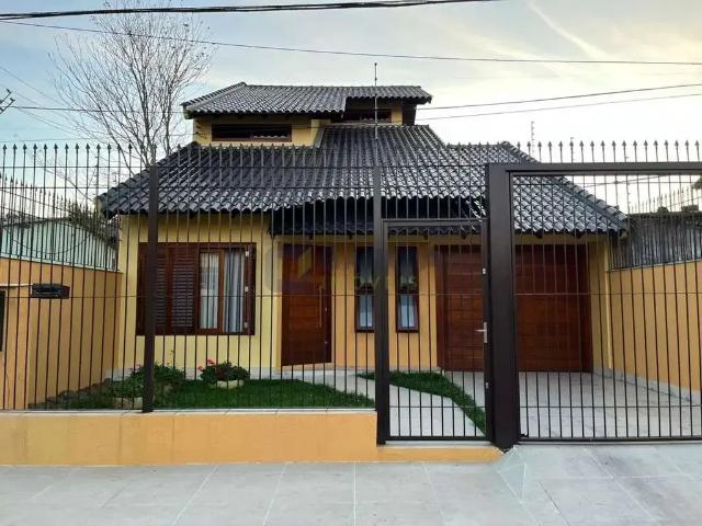 Casa / Sobrado para Venda em Porto Alegre/RS Rubem Berta 3 Quartos