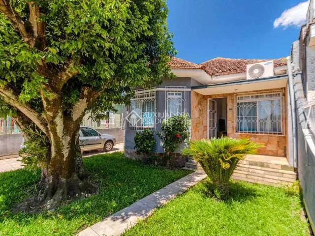 Casa / Sobrado para Venda em Porto Alegre/RS Rubem Berta 3 Quartos