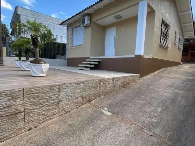 Casa / Sobrado para Venda em Porto Alegre/RS Rubem Berta 3 Quartos