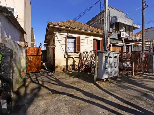 Casa / Sobrado para Venda em Porto Alegre/RS São Geraldo 9 Quartos
