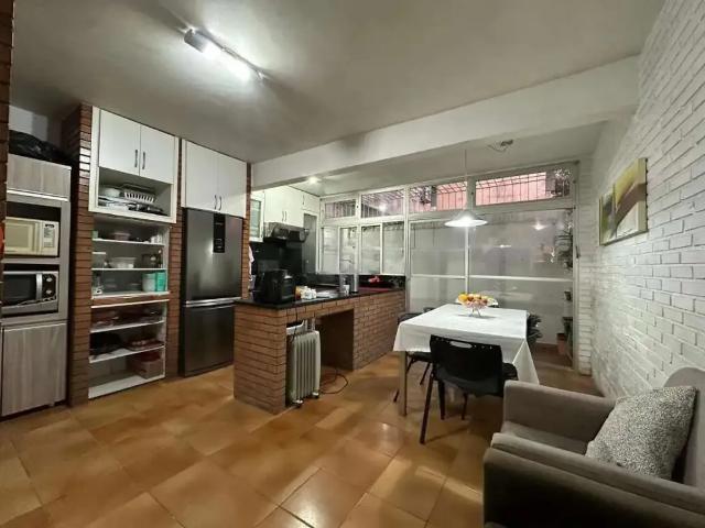 Casa / Sobrado para Venda em Porto Alegre/RS São Geraldo 2 Quartos