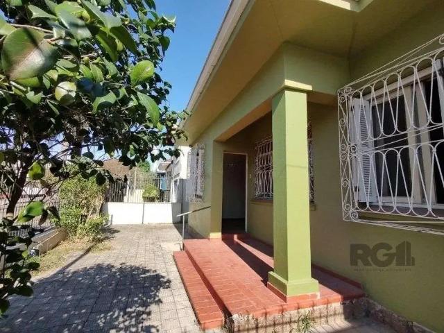 Casa / Sobrado para Venda em Porto Alegre/RS São João 4 Quartos