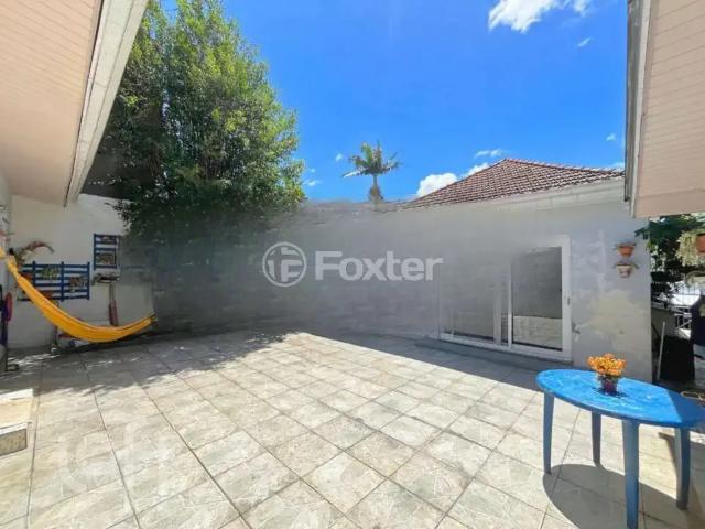 Casa / Sobrado para Venda em Porto Alegre/RS São João 4 Quartos
