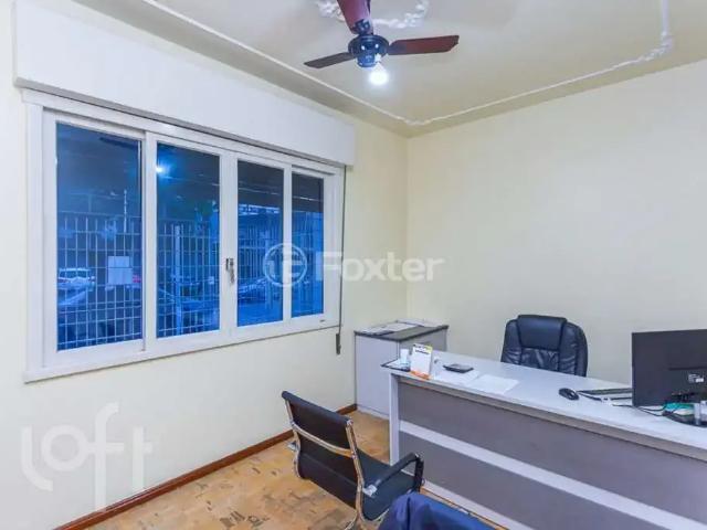 Casa / Sobrado para Venda em Porto Alegre/RS São João 4 Quartos