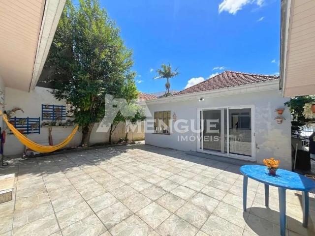 Casa / Sobrado para Venda em Porto Alegre/RS São João 4 Quartos