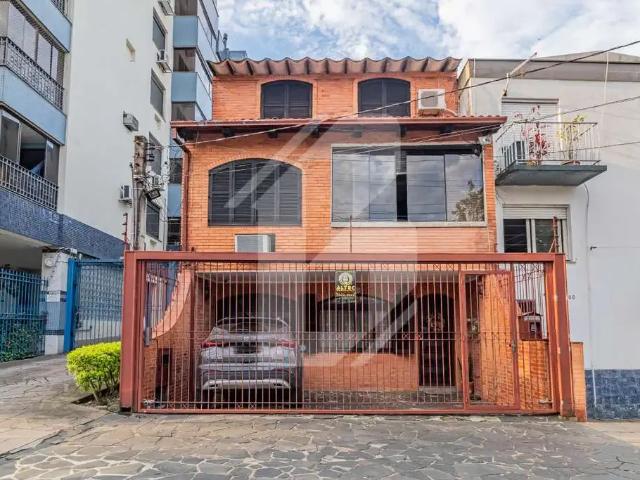 Casa / Sobrado para Venda em Porto Alegre/RS São João 5 Quartos