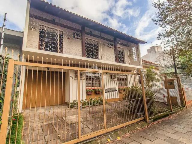 Casa / Sobrado para Venda em Porto Alegre/RS São João 5 Quartos