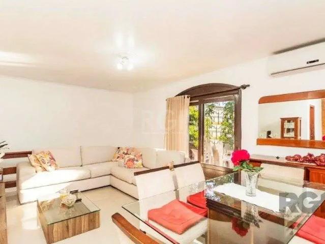 Casa / Sobrado para Venda em Porto Alegre/RS São João 5 Quartos